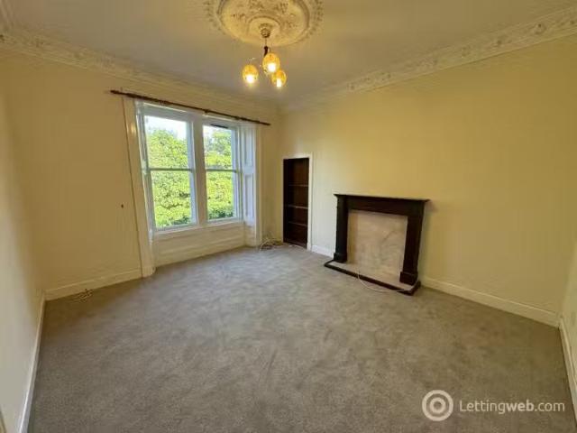 Charming 2 BR Property to rent in 3/2, 54 Roseangle, Dundee, D.