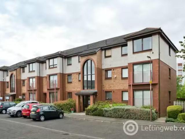 Cheap 2 BR Property to rent in 35, Carnbee Avenue, Edinburgh.