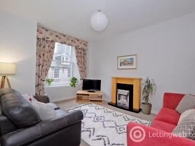 Cozy 2 BR Property to rent in The Green, City Centre, Aberdee.