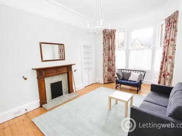 Nice 2 BR Property to rent in Thirlestane Road, Marchmont, Edi.