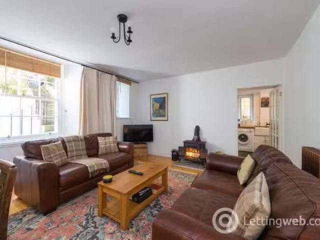 Nice 2 BR Property to rent in Trinity Crescent, Trinity, Edinb.