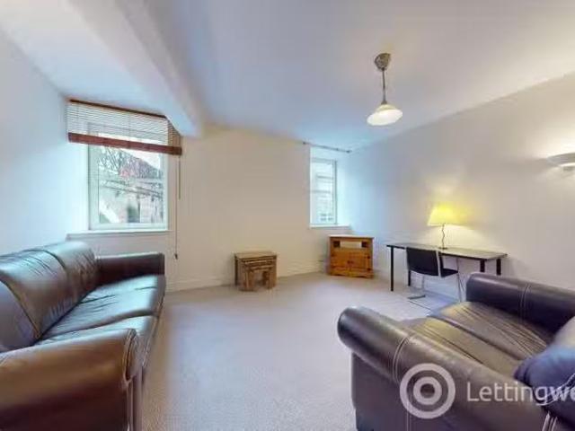Nice 2 BR Property to rent in Union Glen, City Centre, Aberdee.