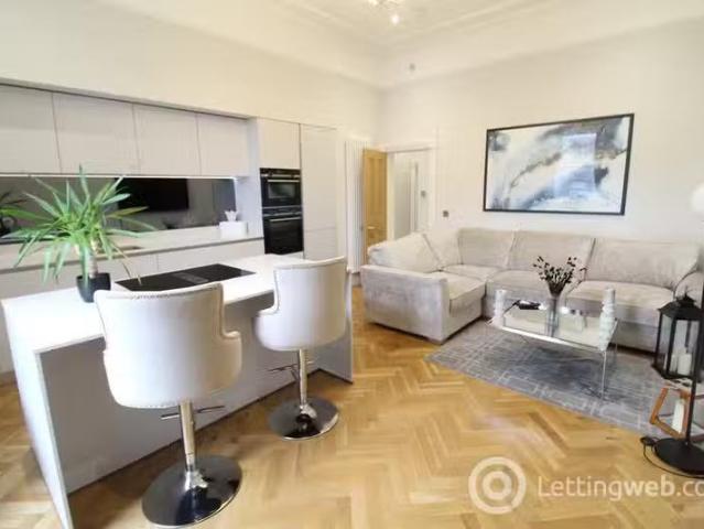 Charming 2 BR Property to rent in Union Street, Aberdeen, AB11