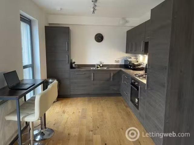 Nice 2 BR Property to rent in West Bowling Green Street,, Edi.