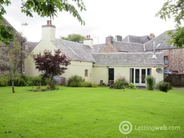 Nice 2 BR Property to rent in Willoughby Street, Crieff, Perth.