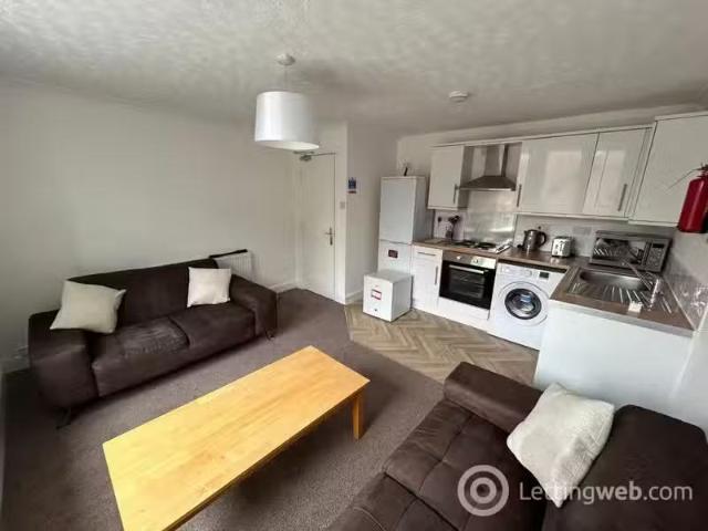 Nice 2 BR Property to rent in Benvie Road, West End, Dundee, DD2
