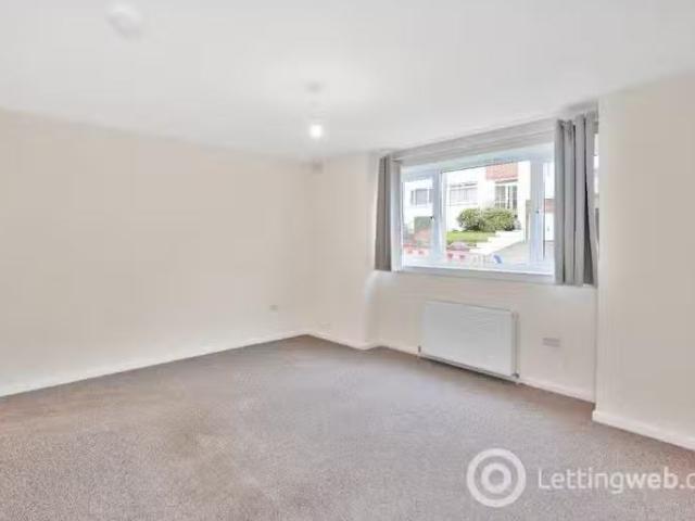 Cheap 2 BR Property to rent in Caiystane Gardens, Edinburgh, E.