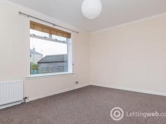 Cozy 2 BR Property to rent in Colinton Mains Place, Edinburgh.