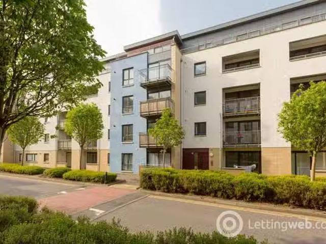 Charming 2 BR Property to rent in East Pilton Farm Avenue, Fet.
