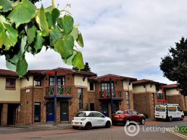 Just in! 2 BR Property to rent in East Werberside, Fettes, Edi.