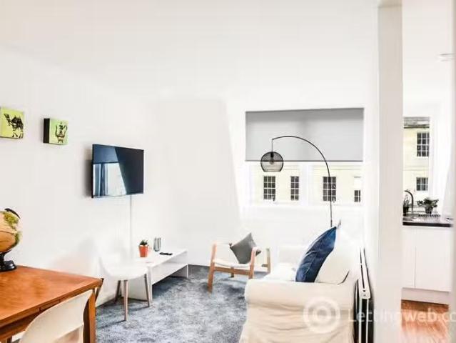 Nice 2 BR Property to rent in Fettes Row, New Town, Edinburgh.