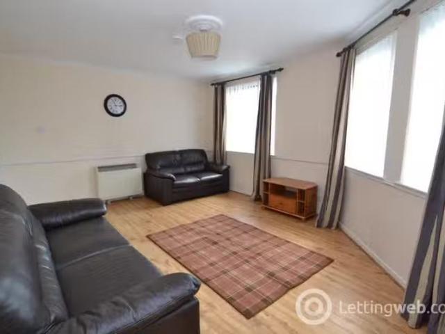 Charming 2 BR Property to rent in Fraser Mews, City Centre, Ab.