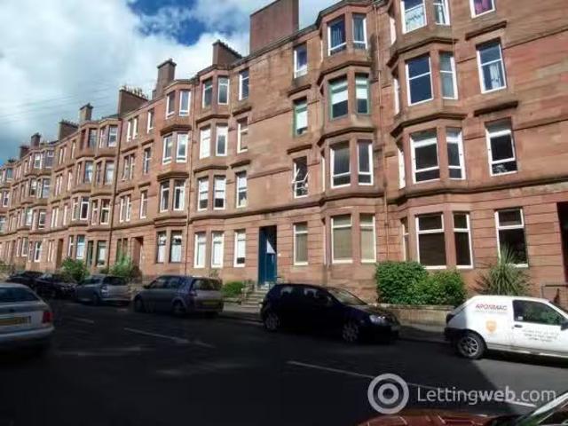 Deal! 2 BR Property to rent in Garrioch Road, North Kelvinside.