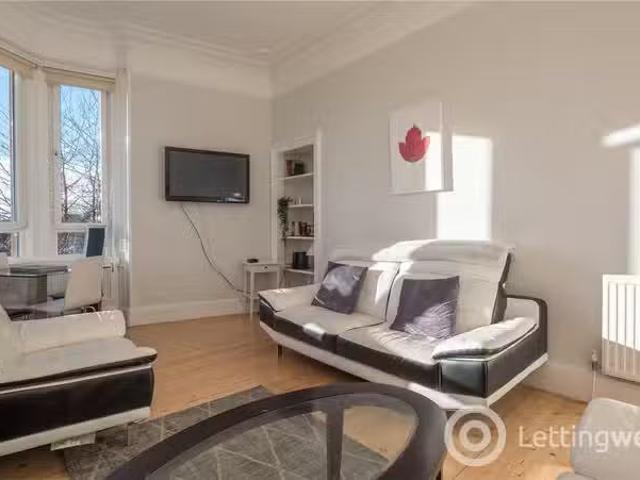 Nice 2 BR Property to rent in Gosford Place, Edinburgh, EH6
