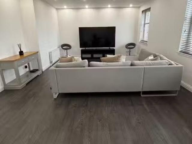 Cozy 2 BR Property to rent in Great Western Road, West End, Ab.