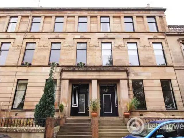 Nice 2 BR Property to rent in Hamilton Drive, Kelvinbridge, Gl.