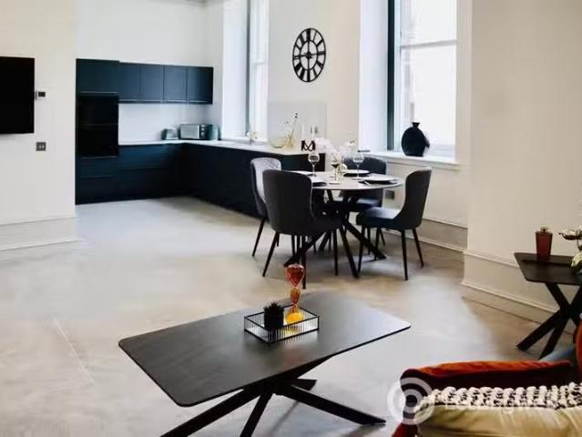 For Rent! 2 BR Property to rent in Hydro House, Union Street.