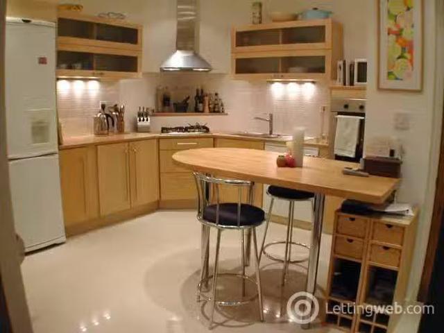 Charming 2 BR Property to rent in Iona Street