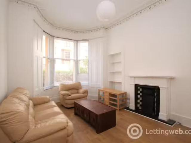Cozy 2 BR Property to rent in Otago Street, Kelvinbridge, Glas.