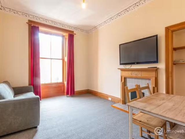 Cozy 2 BR Property to rent in Oxford Street, Edinburgh, EH8 9PJ