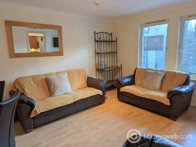 For Rent! 2 BR Property to rent in Rennie's Court, City Centre.