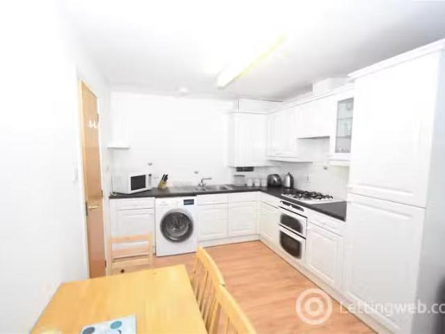 Nice 2 BR Property to rent in Riverside Drive, City Centre, Ab.