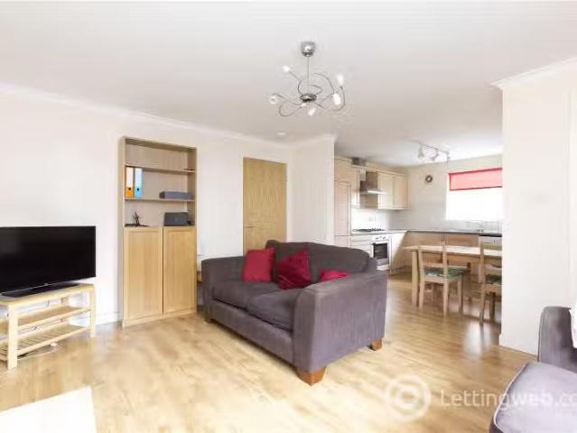 Unique 2 BR Property to rent in Stenhouse Gardens, Stenhouse.