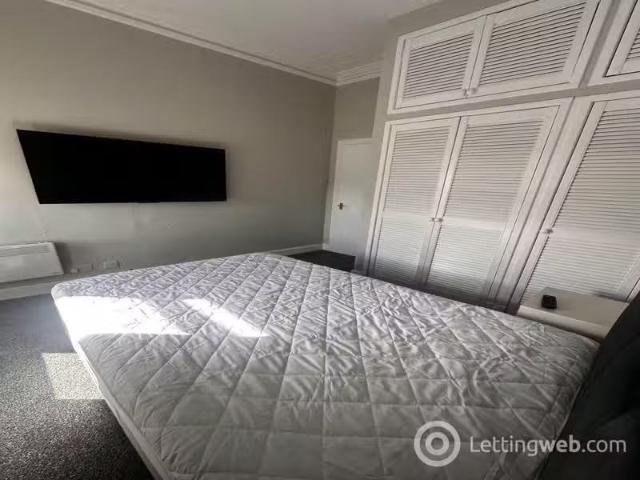 Nice 2 BR Property to rent in Stirling Street, Hilltown