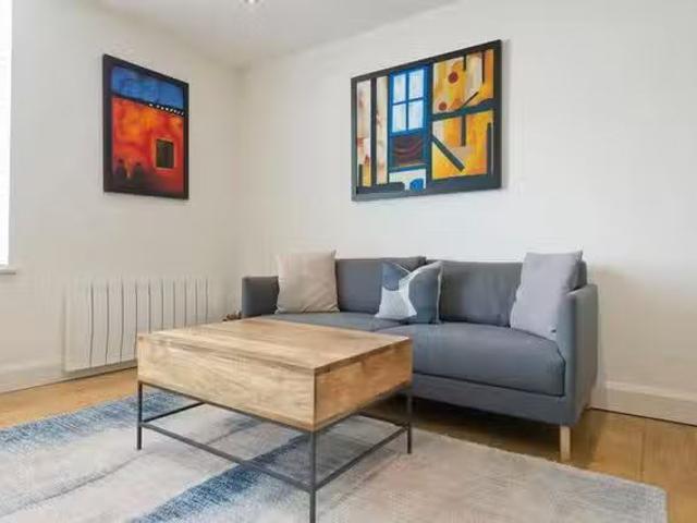 Cozy 2 BR Queensway