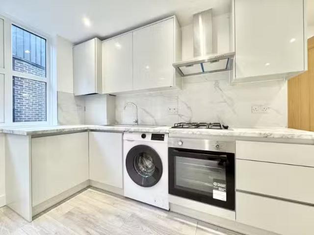 Cozy 2 BR Wote Street, BASINGSTOKE