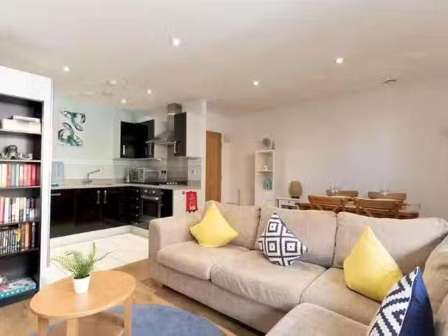 Deal! 2 BR William Court