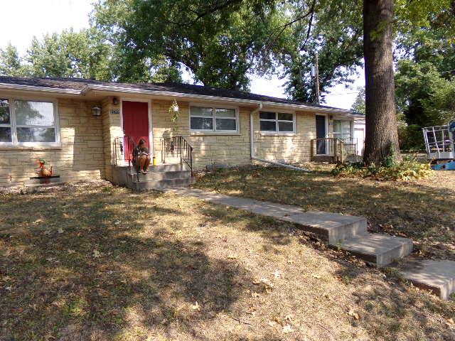 Nice 2 level duplex in Great Area