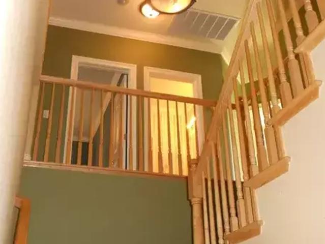 Nice 2 rooms with their private bath for rent in 5 bed house