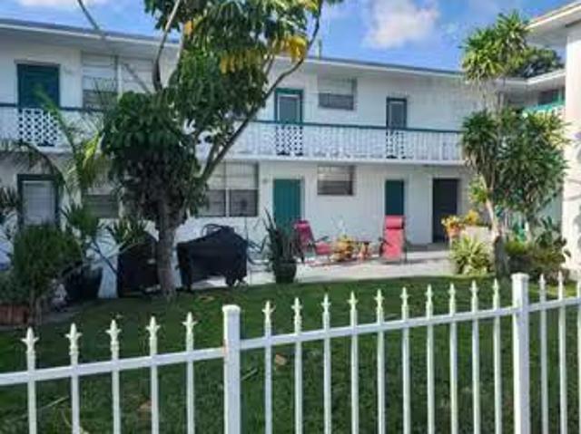 Nice 2nd Floor 1x1 Walk to the Beach 1 Assigned Parking Spac.