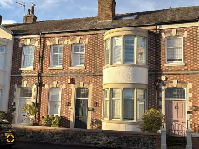 Deal! 3 BA 3 bedroom cottage for rent in Beach Street, Lytham.