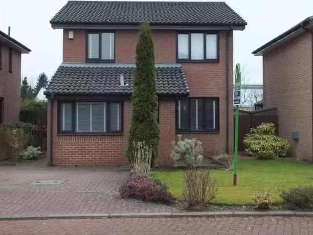 For Rent! 3 BA 3 bedroom Detached House to rent, Campbell Cres.