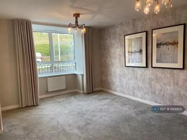 Nice 3 BA 3 bedroom end of terrace house for rent in Giles Dri.