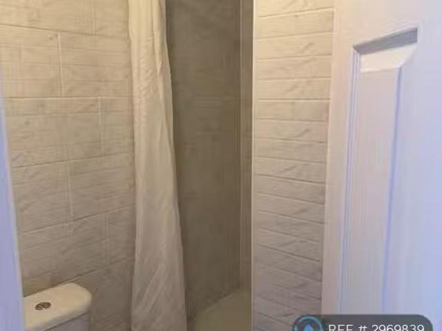 For Rent! 3 BA 3 bedroom flat for rent in Glenrosa Walk, Coven.