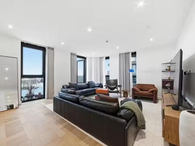 Cozy 3 BA 3 bedroom flat for rent in Merino Gardens, London, E1W
