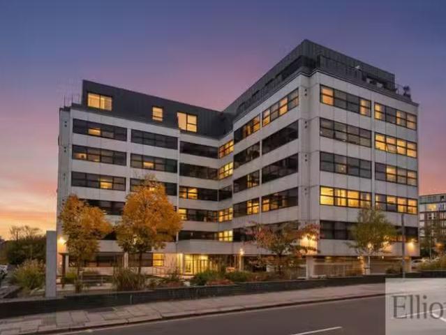 New 3 BA 3 bedroom penthouse for rent in Northolt Road, Bovis.