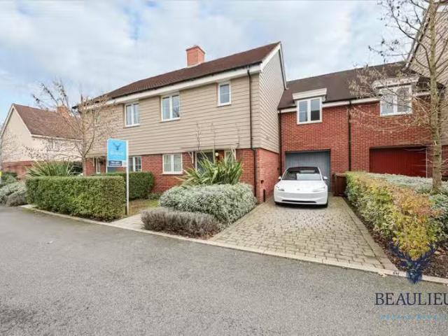Cheap 3 BA 3 bedroom semi detached house for rent in Joseph Pr.