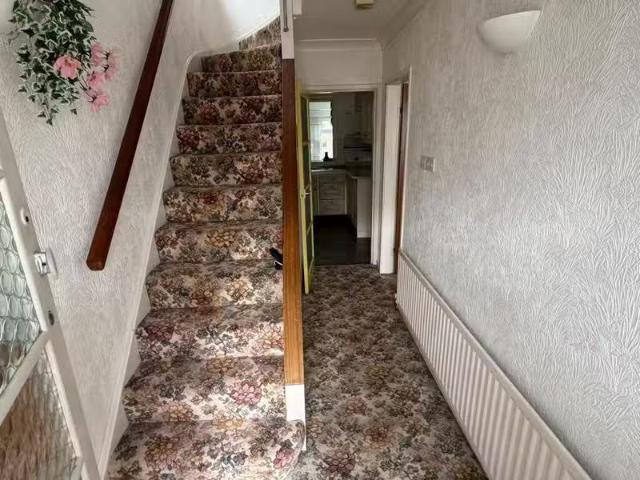 Rental! 3 BA 3 bedroom semi detached house for rent in Mayswoo.