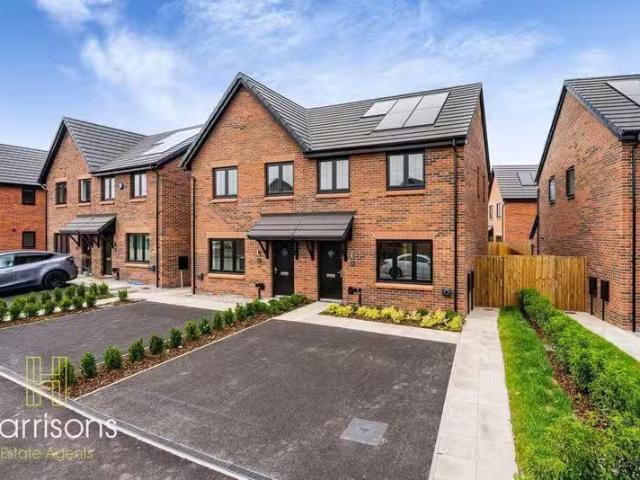 Nice 3 BA 3 bedroom semi detached house for rent in Pointsman.