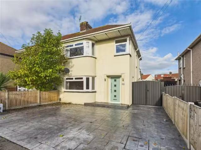 Deal! 3 BA 3 bedroom semi detached house for rent in Ravenscou.