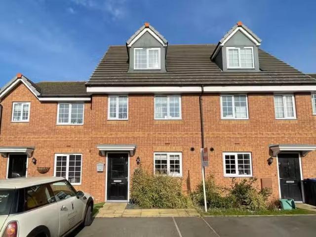 Charming 3 BA 3 bedroom terraced house for rent in Solus Garde.