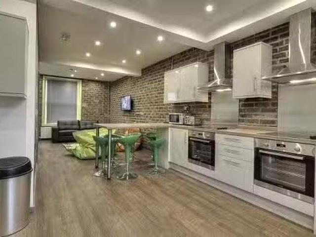 For Rent! 3 BA 1 bedroom terraced house for rent in 15 Lister.