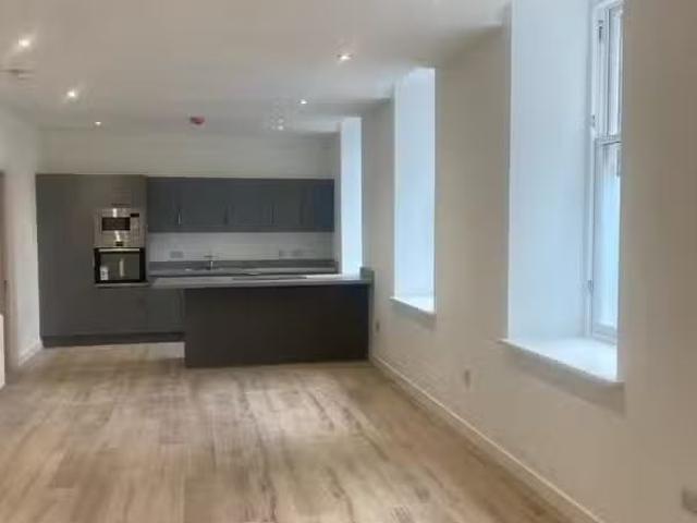 Unique 3 BA 2 bedroom flat for rent in Hunter Street, Glasgow.