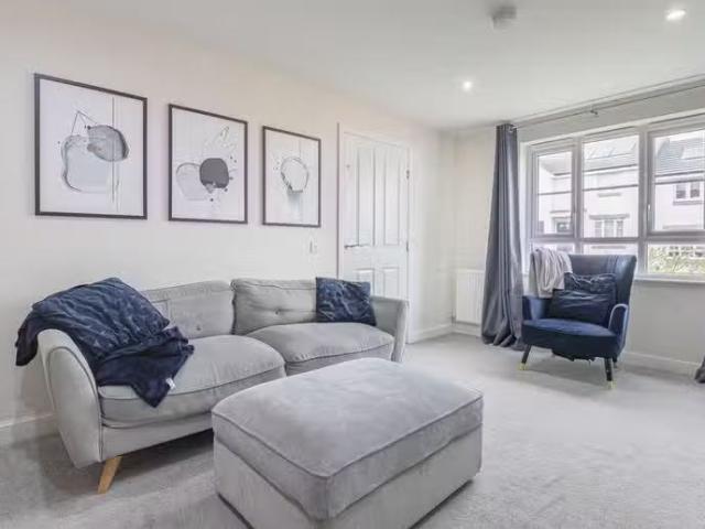 Cheap 3 BA 4 bedroom detached house for rent in Cuthbertson Gr.