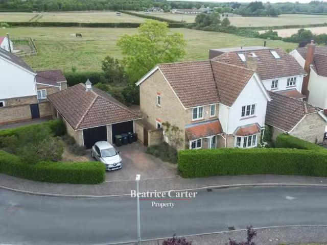 Nice 3 BA 4 bedroom detached house for rent in Scotland End, C.
