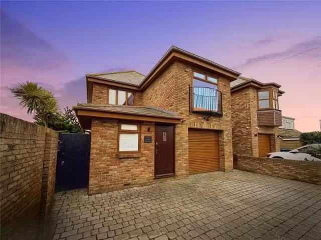 Just in! 3 BA 4 bedroom Detached House to rent, Godwyn Road, D.